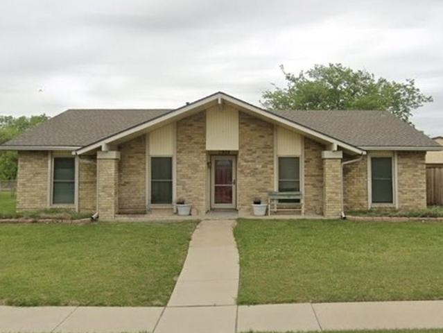 1902 Butterfield Trl, Grand Prairie, TX 75052