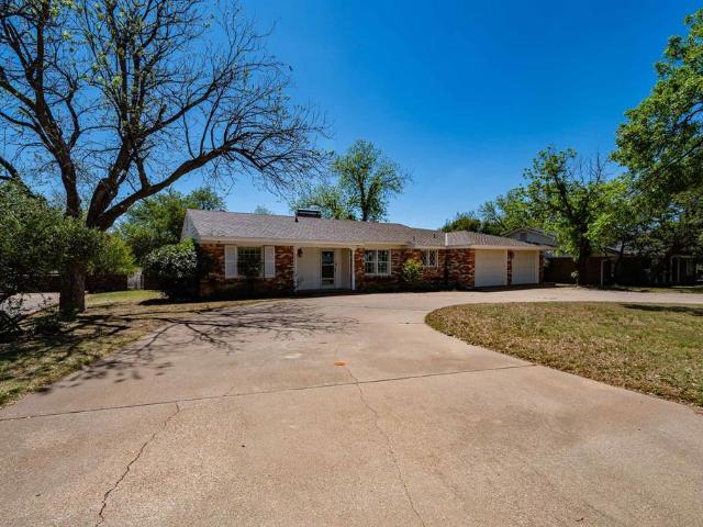 1902 Country Club Drive