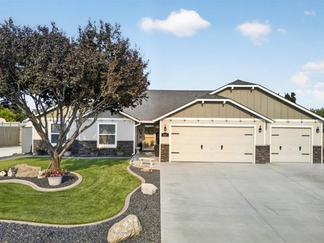 1902 Diamond Head Way, West Richland, WA 99353
