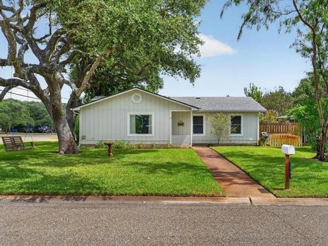 1902 Glass Ave, Rockport, TX 78382