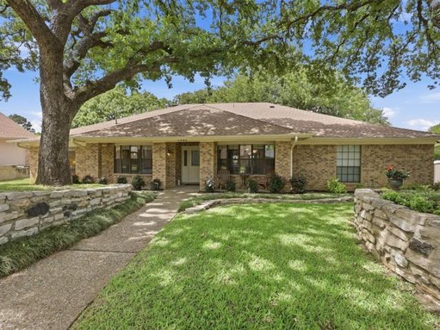 1902 Red Cypress Ct, Arlington, TX 76012