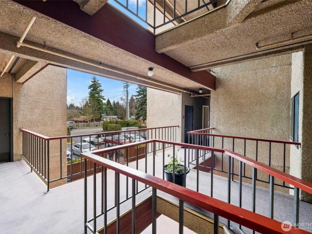 1902 S Bridgeport Way W # 205