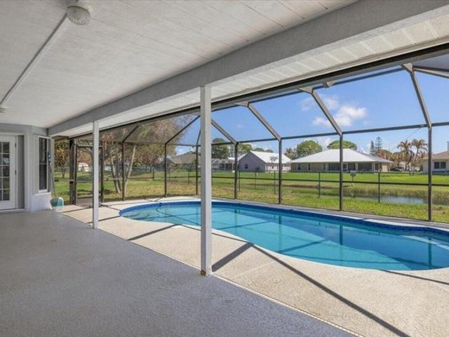 1902 SE Gaskins Cir, Port Saint Lucie, FL 34952