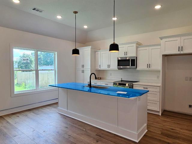 1902 Sequoia Trail