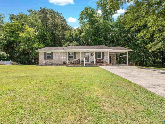 1902 Woodview Circle SW