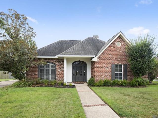 19036 Vignes Lake Ave, Baton Rouge, LA 70817