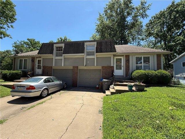 1903 E Lindenwood Cir, Olathe, KS 66062