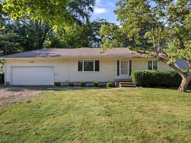 1903 Graham Rd, Stow, OH 44224