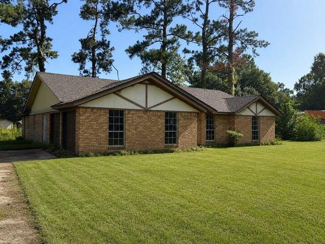 1903 W Ada St, Orange, TX 77632