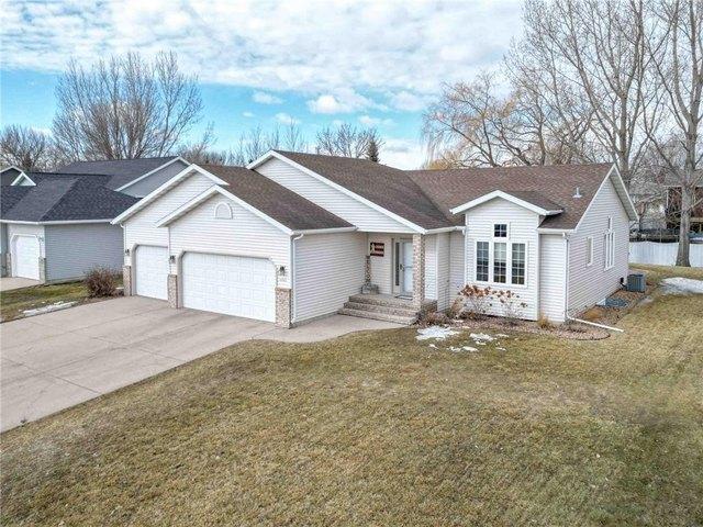 1903 33rd St S, Moorhead, MN 56560