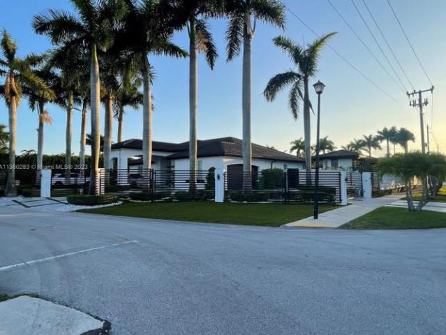190 122nd Ct NW, Miami, FL 33182