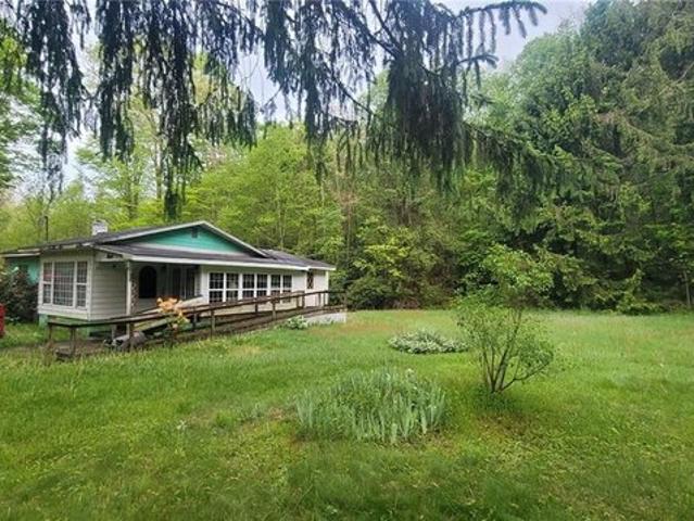 190 192 Hawkins Hollow Rd, Connellsville, PA 15425