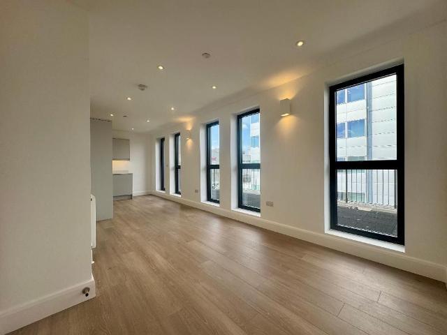 190 192 High Street, Slough SL1, 1 bed flat to rent, £1,150 pcm | PrimeLocation