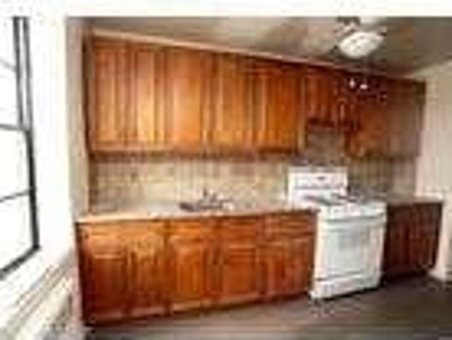 190 1st St #3F, Mineola, NY 11501