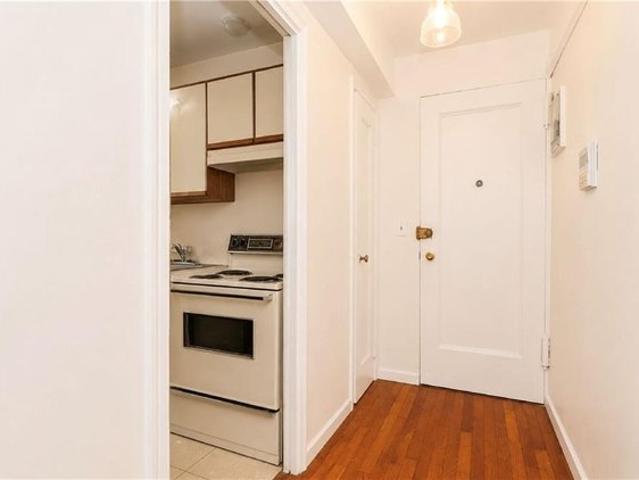 190 72nd St Apt 122, Brooklyn, NY 11209