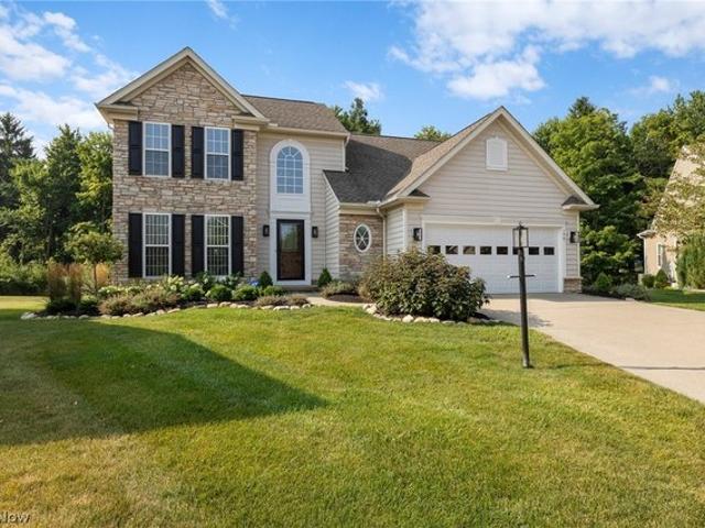 190 Cobblestone Ct, Berea, OH 44017
