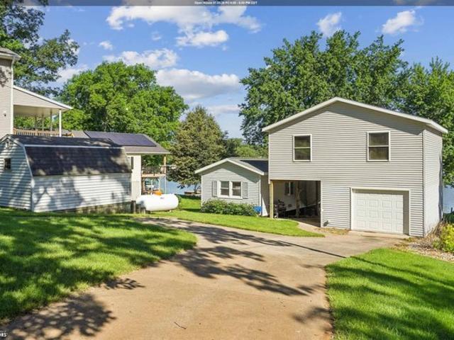 190 Center Point Dr, Montezuma, IA 50171