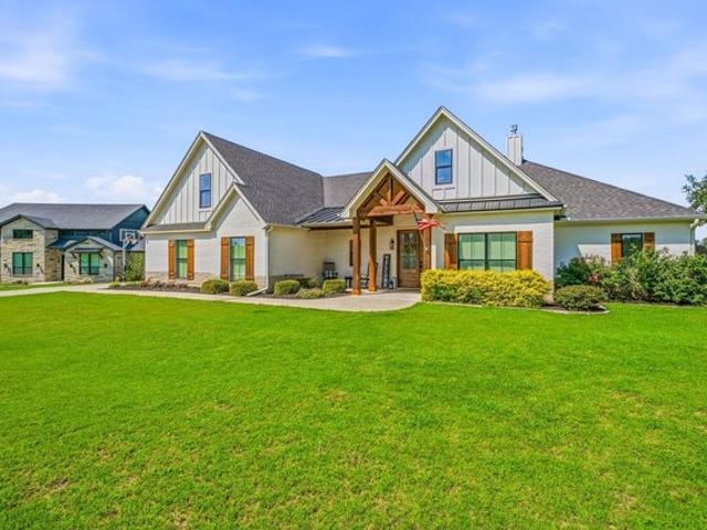 190 Blue Ribbon Ln, Stephenville, TX 76401