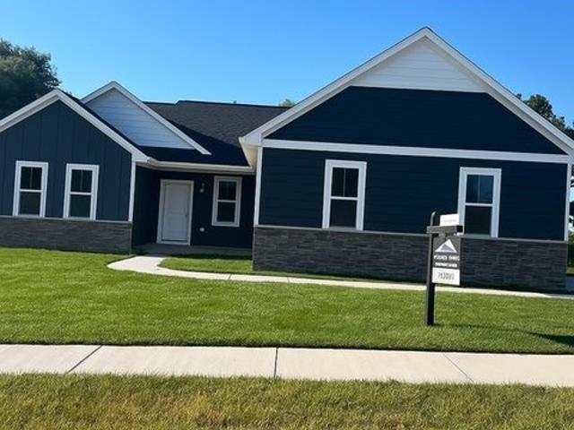 190 Deer Run Dr, Fall River, WI 53932