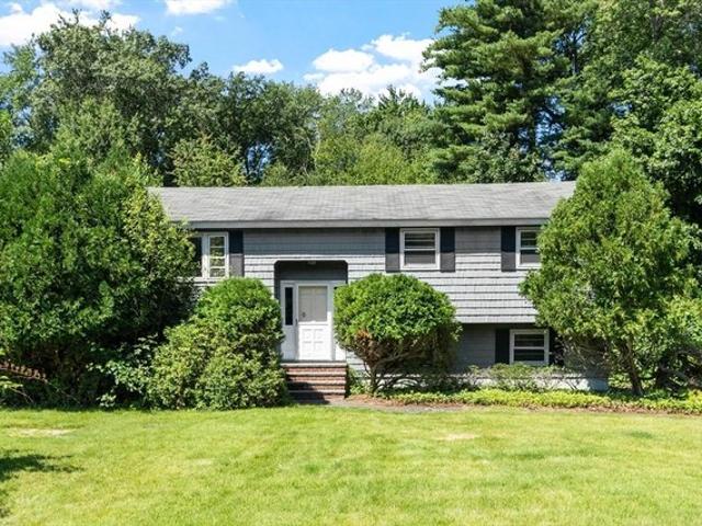 190 Deering Dr, Tewksbury, MA 01876