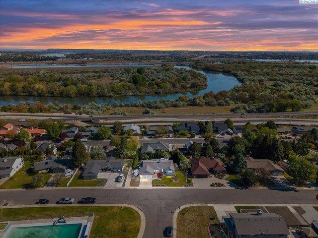 190 Edgewood Dr, Richland, WA 99352
