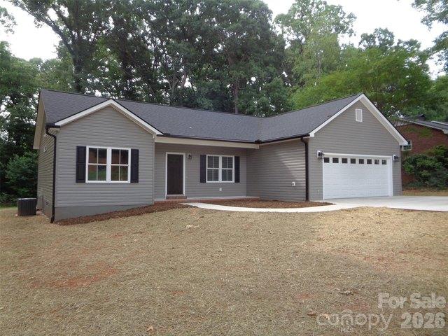 190 Forest Hill Dr, Forest City, NC 28043