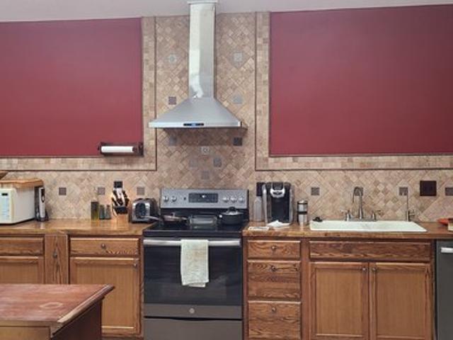 190 Ferry Rd, Saco, ME 04072