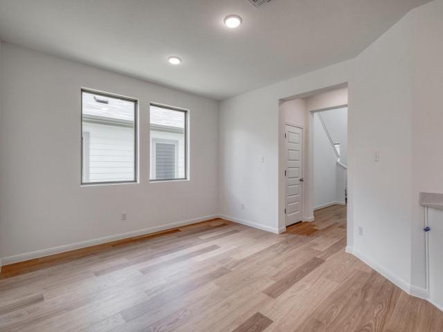 190 Hornet St