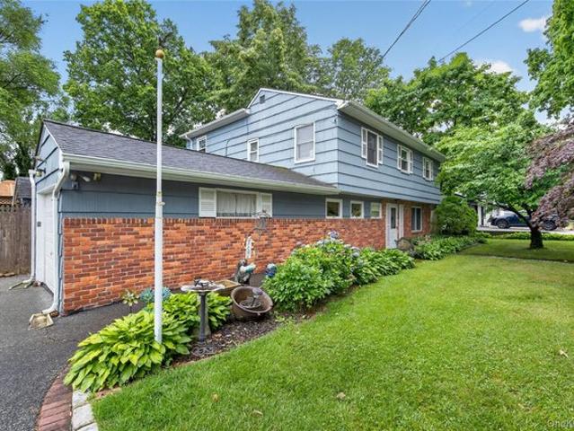 190 Oakwood Rd, Huntington Station, NY 11746