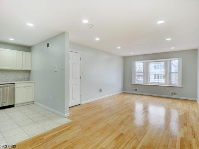 190 S 11Th St # 1