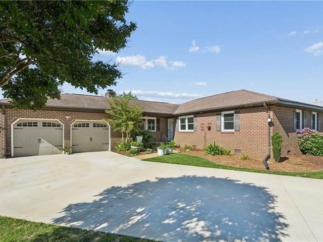 190 Salt Pond Rd, Hampton, VA 23664