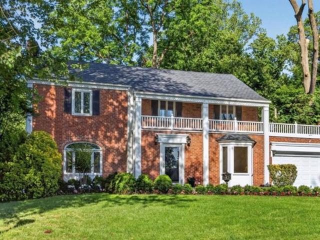 190 Sussex Dr, Manhasset, NY 11030