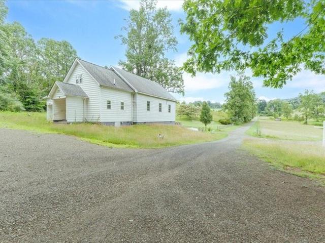 190 Parkway Church Rd SW, Meadows Of Dan, VA 24120
