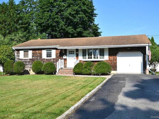 190 Pine Neck Ave, East Patchogue, NY 11772