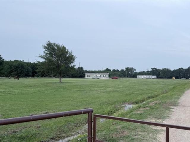 190 Railroad Dr, Mabank, TX 75156