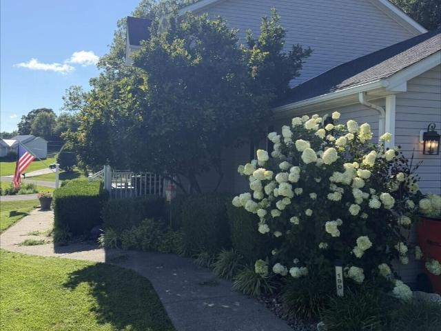 190 W Ridgeway Dr