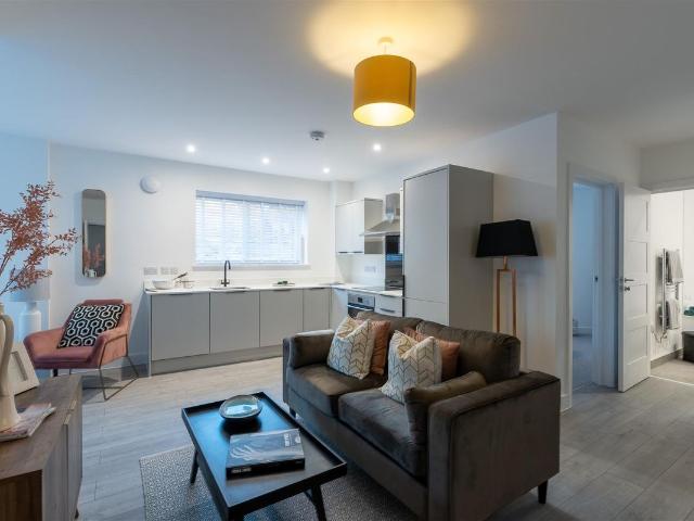 190 William Hunter Way, Brentwood CM14, 1 bed flat to rent, £1,400 pcm | PrimeLocation