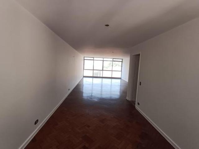 190m2 úteis 1 p andar 1 suíte, 2 qrts, 2 vgs, a 400 m fut. Metro, facilito