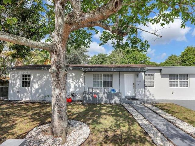 19140 NW 6th Ct, Miami Gardens, FL 33169