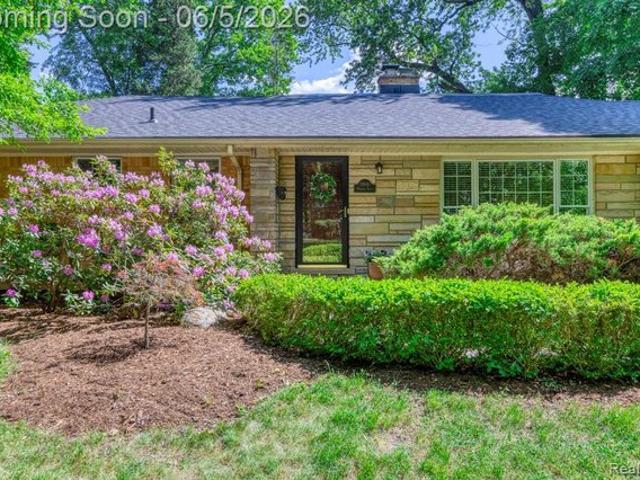 19141 Warwick St, Beverly Hills, MI 48025