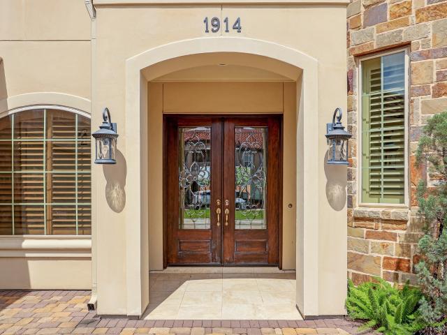 1914 mystic arbor lane