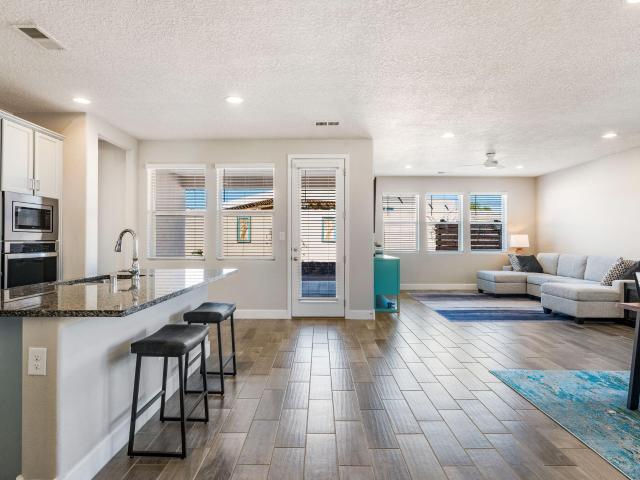 1914 Castle Peak Loop NE