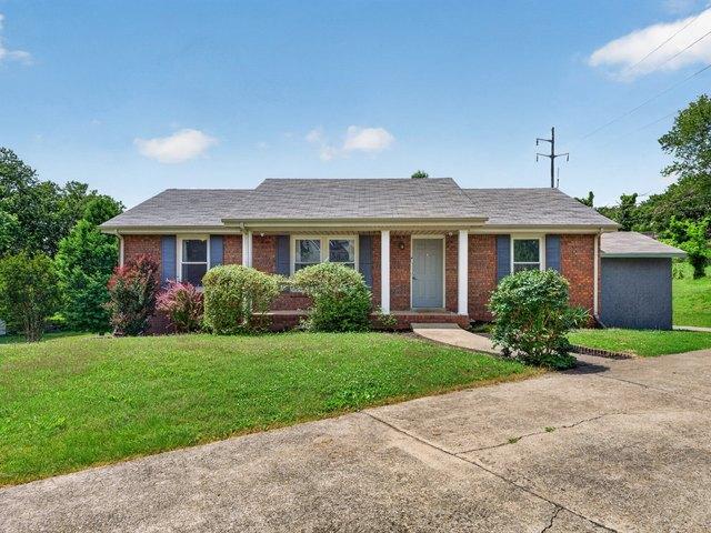1914 Claymont Dr, Clarksville, TN 37040