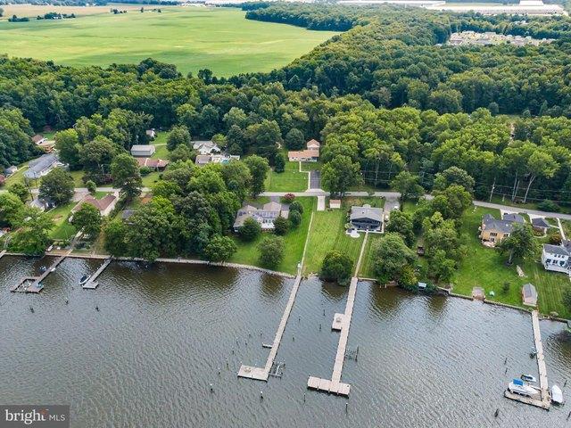 1914 Park Beach Dr, Aberdeen, MD 21001