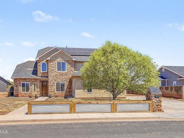 1914 Round House Dr, Winslow, AZ 86047