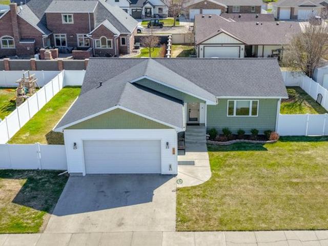 1914 17th Ct W, Williston, ND 58801