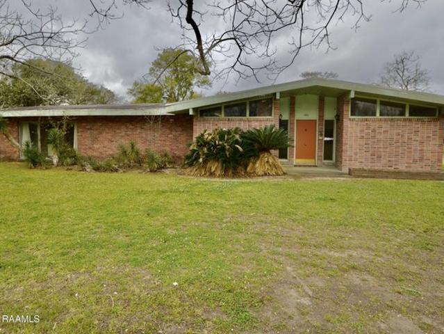 1915 N River Oaks Dr, Abbeville, LA 70510