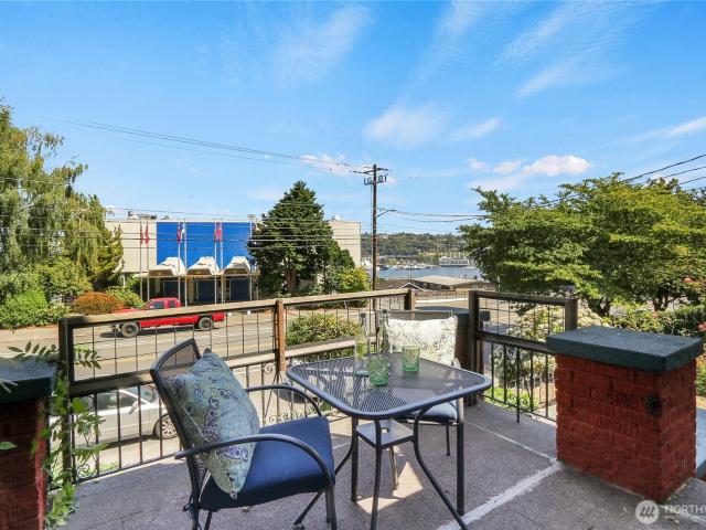 1915 Dexter Avenue N