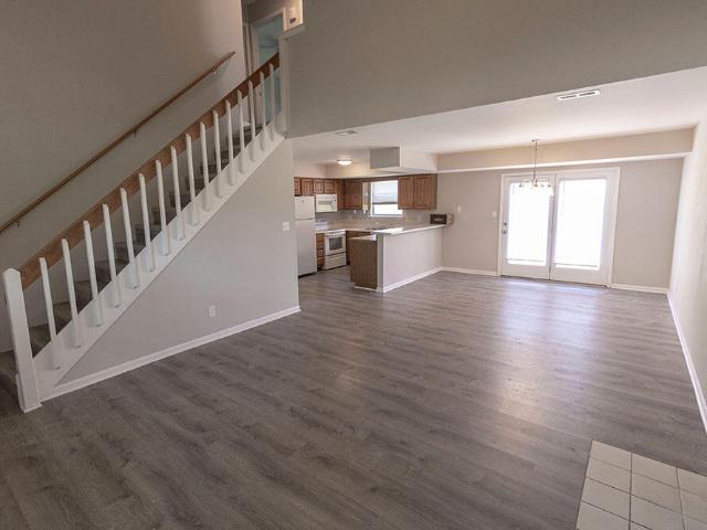 1915 greenleaves ct