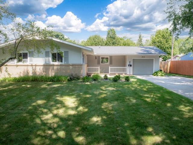 1915 Ivy Ln, Midland, MI 48642